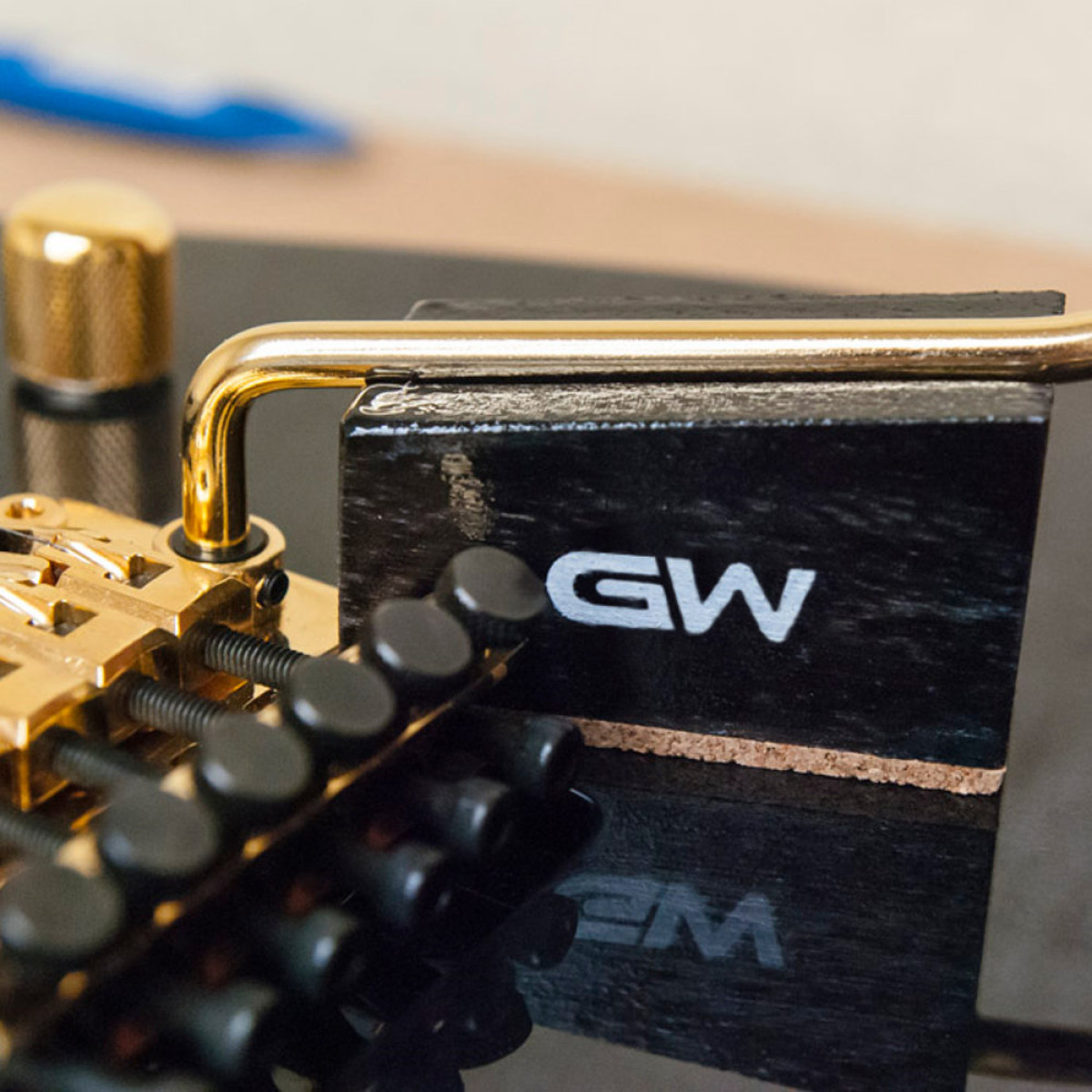 FLOATING TREMOLO SETUP JIG